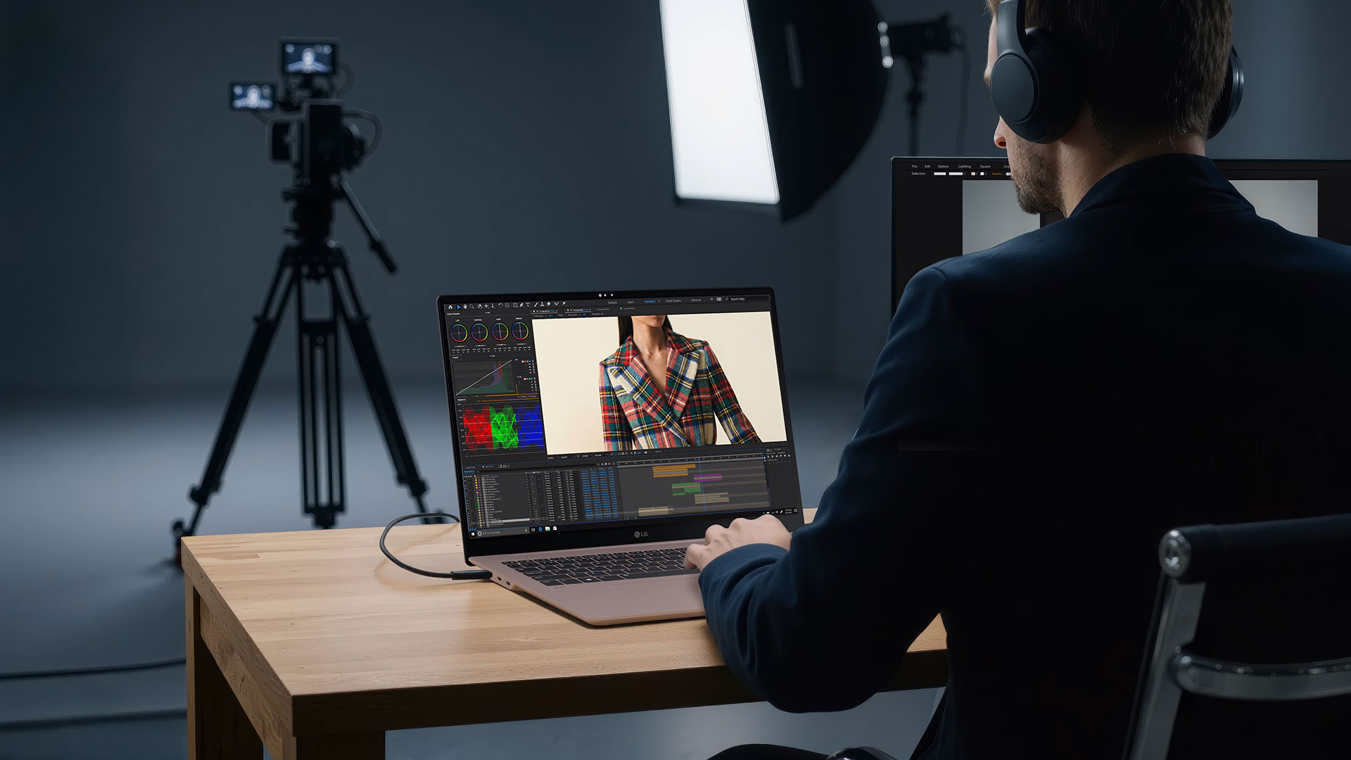 LG Debuts Aerominum on World's Lightest 17" RTX Laptop - FullCleared